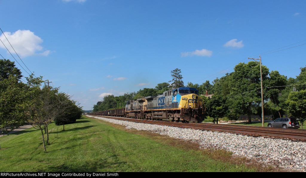 CSX 13 leads Q-361 north-bound